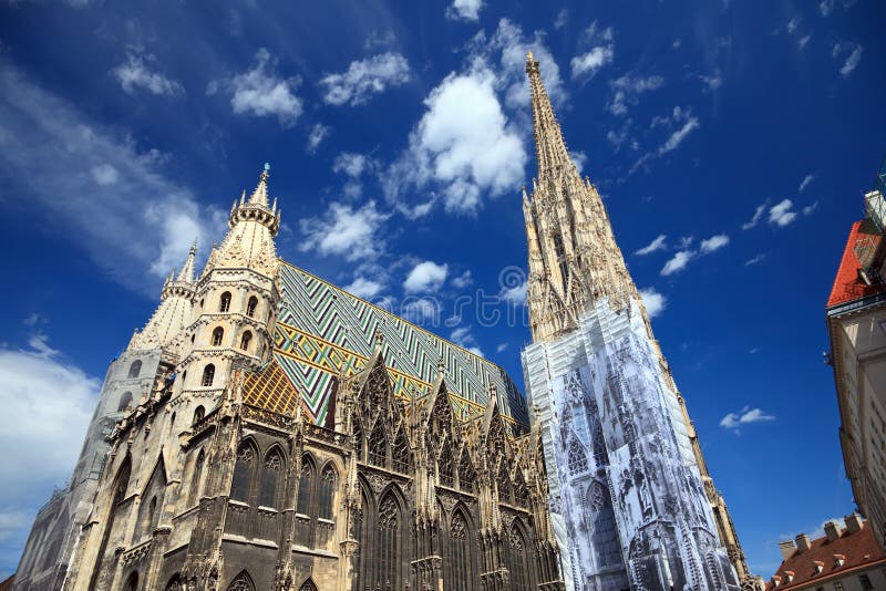 Wien, St. Stephan Cathedral, Österreich Stockfoto - Bild von dämmerung ...