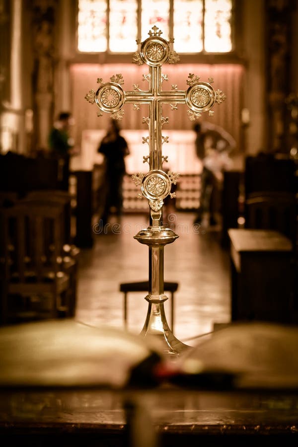 Katholisches Kreuz in Einer Kirche Stockfoto - Bild von geschichte ...