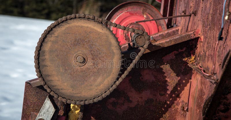 Katrol en Ketting stock afbeelding. Image of ijzer, roestig - 39697675