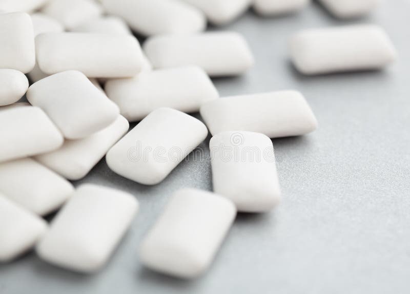 Weiße Kaugummis. stockfoto. Bild von igkeit, menthol - 27893620