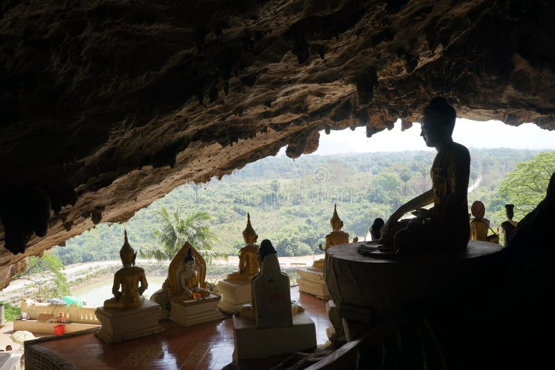 Kaw Goon cave editorial stock photo. Image of cave, entrance - 90851468