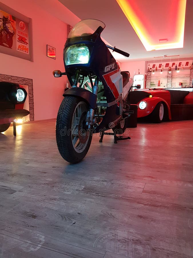 Kawasaki GPZ fotografía editorial. Imagen de vector - 126636717