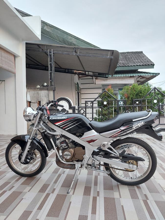Kawasaki ninja modificada foto de archivo editorial. Imagen de elegante ...