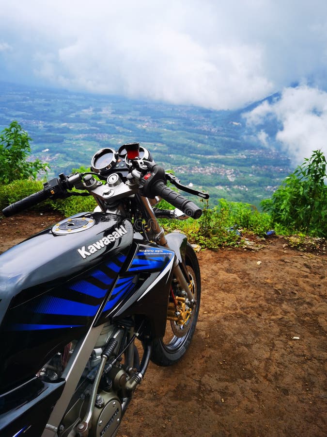 Kawasaki ninja imagen editorial. Imagen de crucero, motocicleta - 261749810