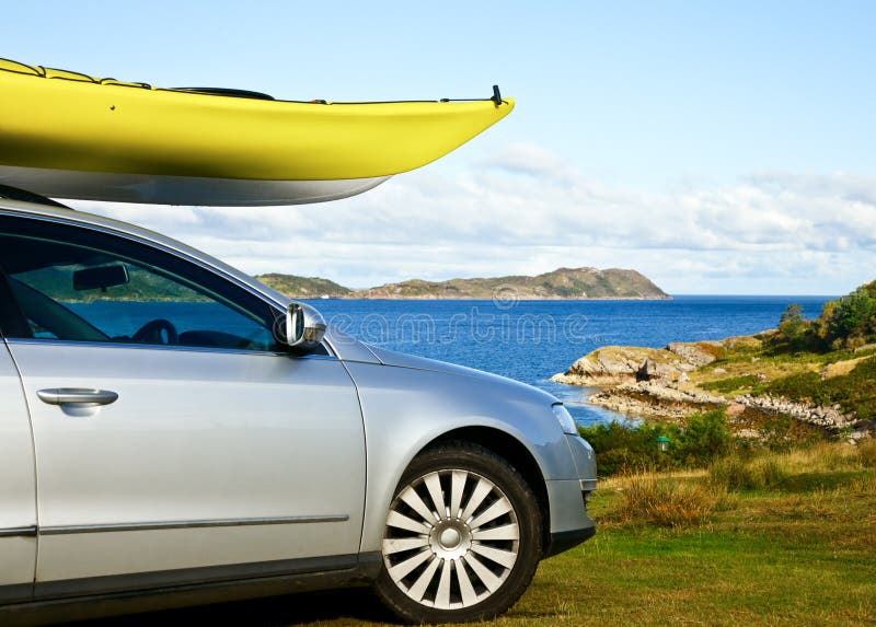 Honda Element Minivan Loaded with Kayaks Editorial Photography - Image ...