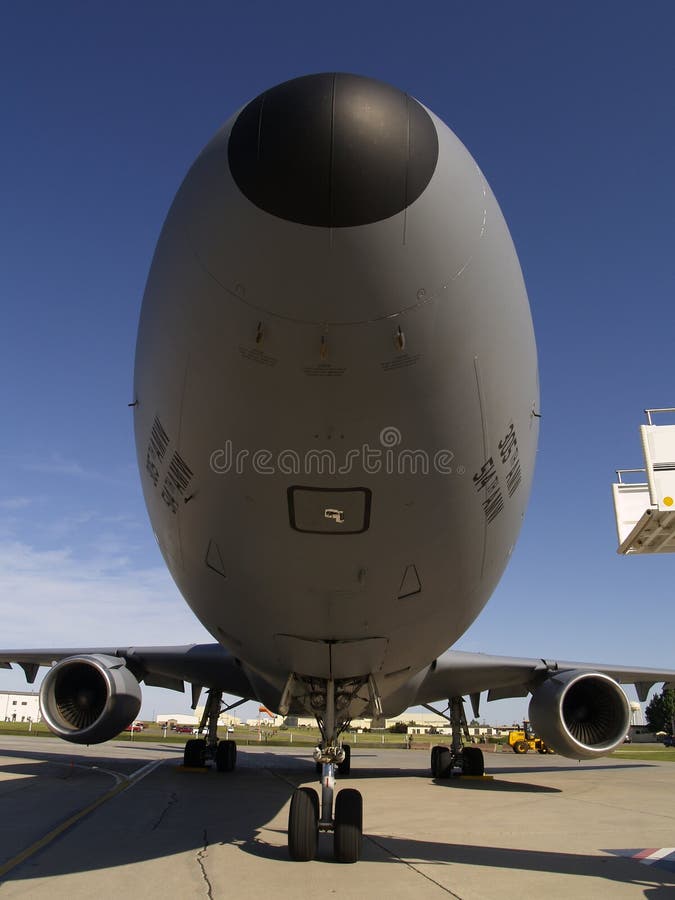 KC-10 Extender editorial image. Image of gear, side, chocked - 24905755