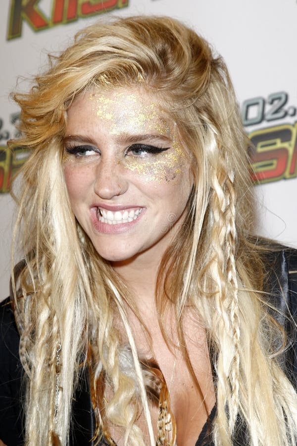 Ke$ha editorial photo. Image of angeles, staples, event - 24570666