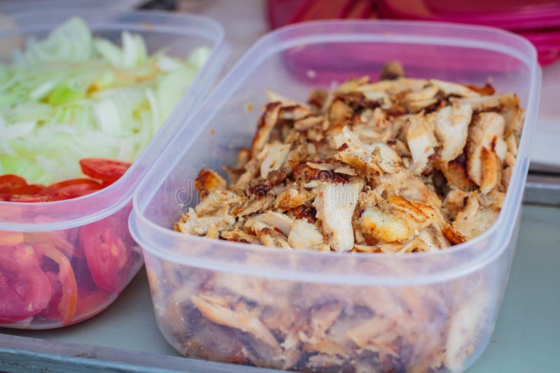 Kebab Del Doner Del Pollo, Comida Turca De La Calle Foto de archivo ...