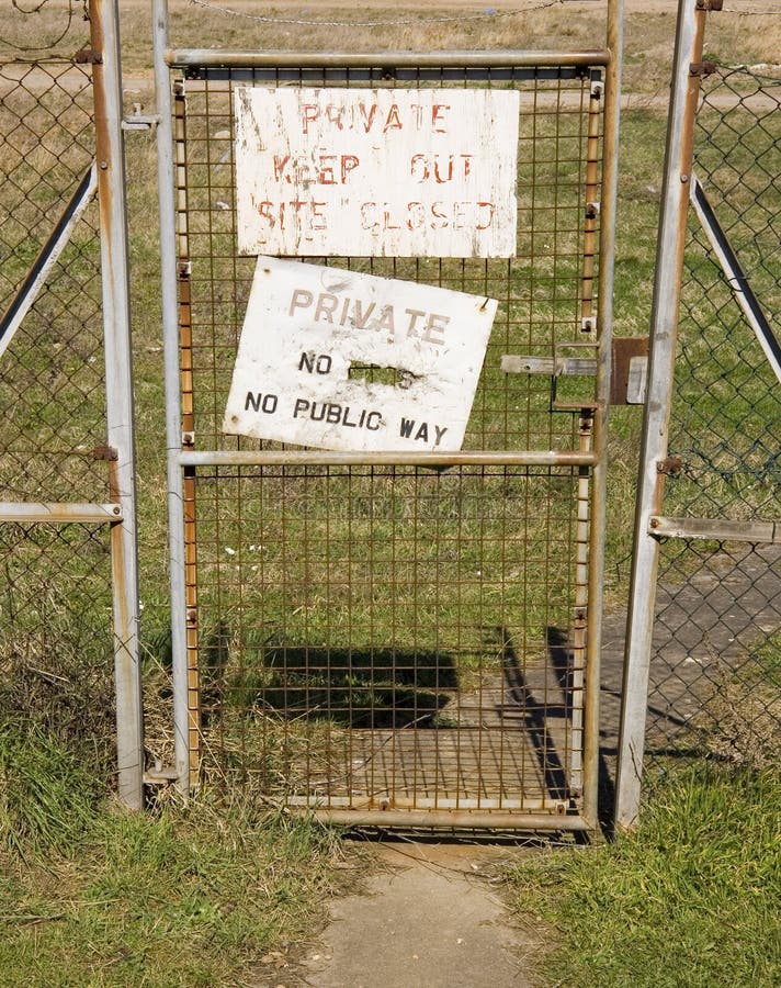 Private keep out sign on wire gate.