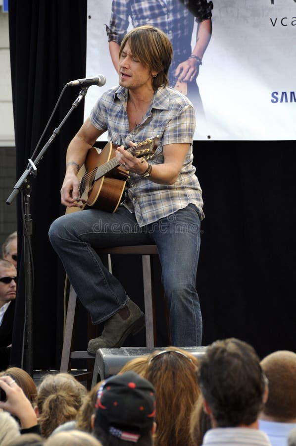 Keith Urban Performing Live Editorial Image - Image of guitar ...