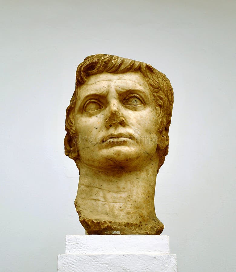 Keizer Augustus, Marmeren Beeldhouwwerk Redactionele Foto - Image of ...