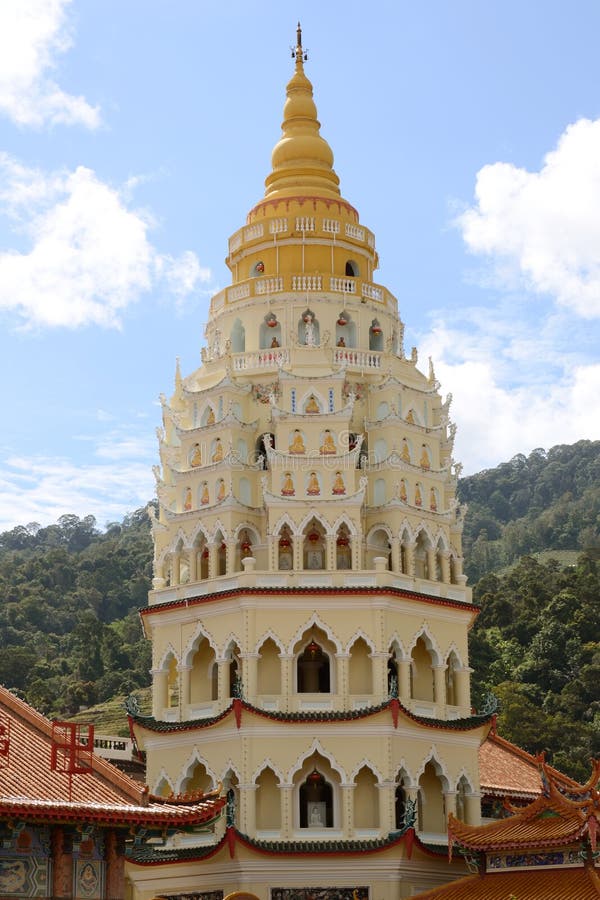 The Kek Lok Si Temple stock photo. Image of holy, theravada - 39217868