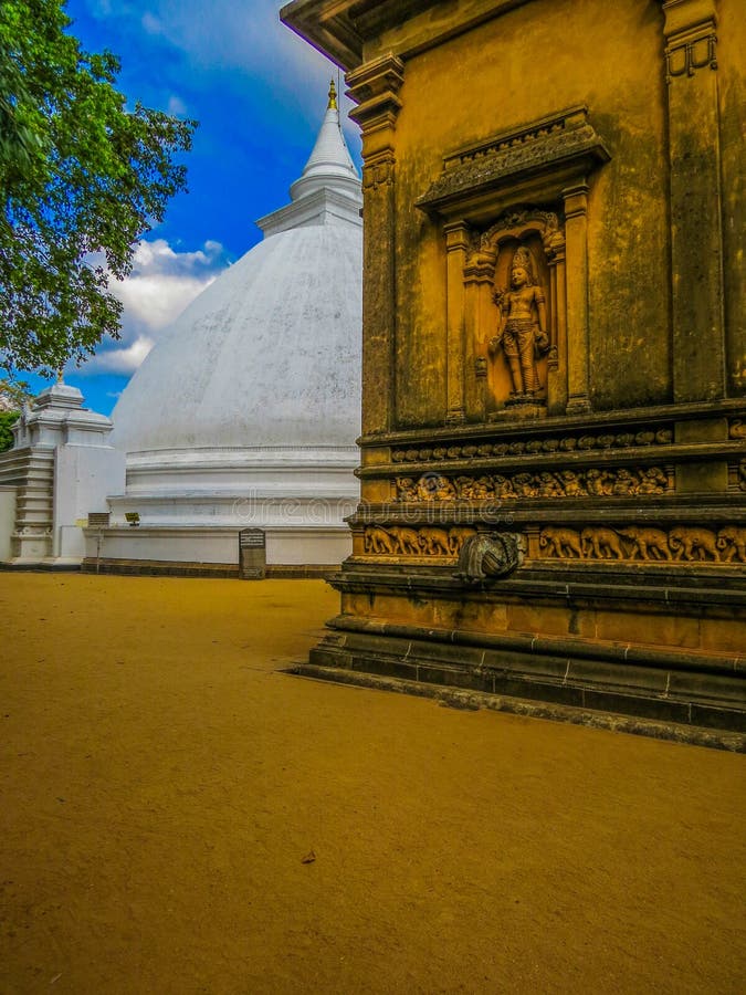 Kelaniya Temple in Colombo, Sri Lanka Stock Photo - Image of green ...