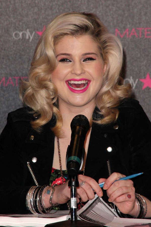 Kelly Osbourne editorial stock image. Image of star, call - 22763674