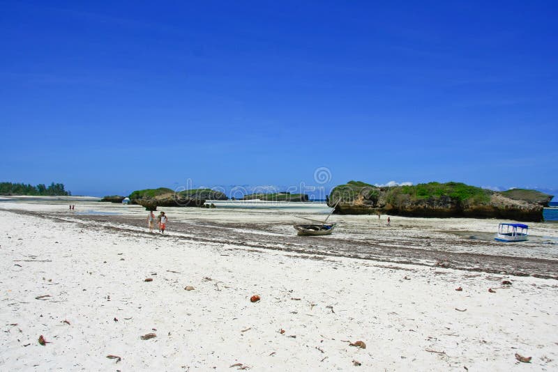 Kenyan life editorial photo. Image of people, tree, vacation - 88648516