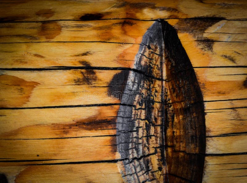 Kerbe im alten Holz stockfoto. Bild von rauh, hintergrund - 48321908