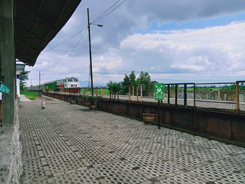 Kereta Transport Indonesia Krl Editorial Photo - Image of lane ...