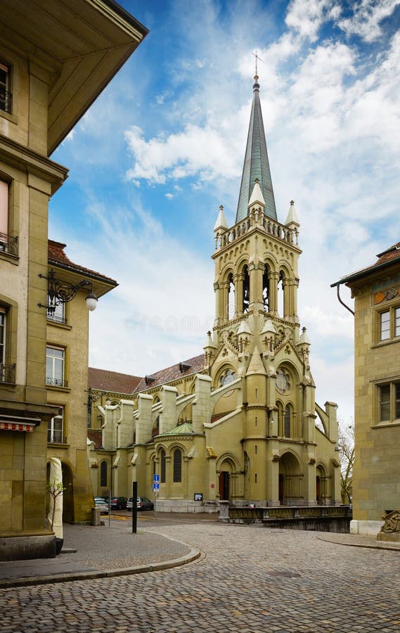 Kerk in Bern, Zwitserland stock afbeelding. Image of klok - 58740755