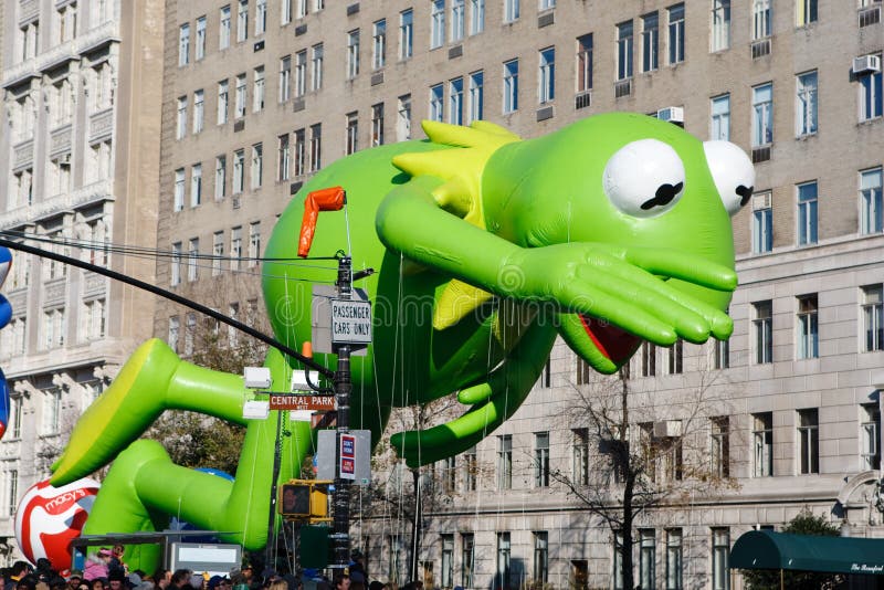 Kermit the Frog Float editorial photography. Image of huge - 26405862