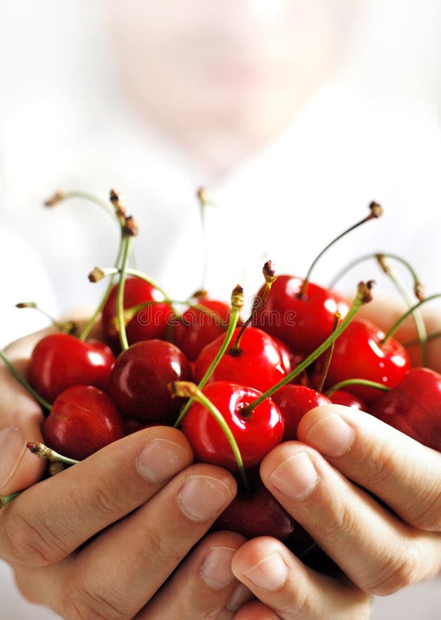 Kersen stock foto. Image of takjes, eten, gehouden, mens - 873638