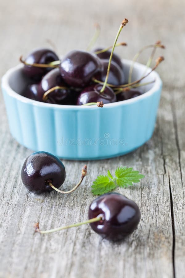 Het Dessert Van De Kers in Een Glas Stock Afbeelding - Image of kers ...