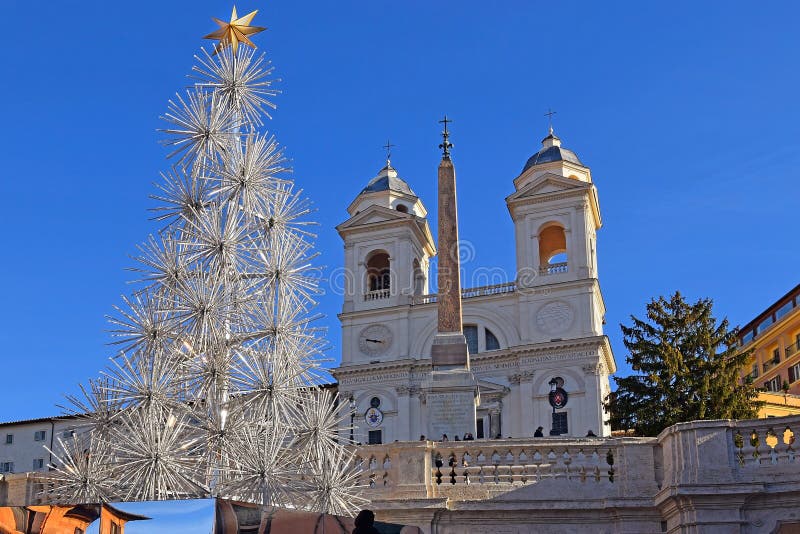 Kerstboom Bij De Spaanse Stappen, Rome Stock Foto - Image of romein ...