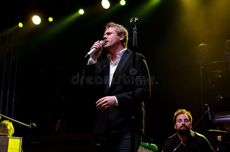 Kerstmis fest - David Deyl redactionele fotografie. Image of band ...