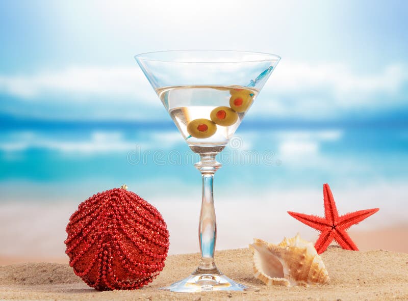 Cocktail, Kerstmisbal En Nieuw Jaarteken Stock Foto - Afbeelding ...