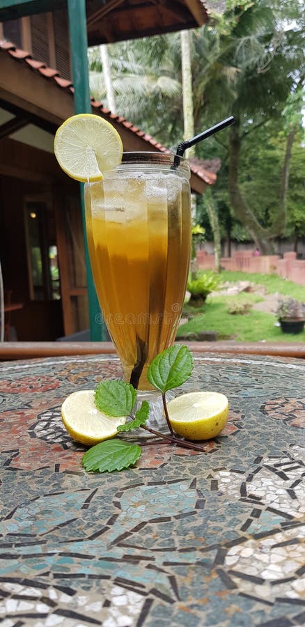 Kesegaran es teh lemon stock image. Image of liqueur - 206623045