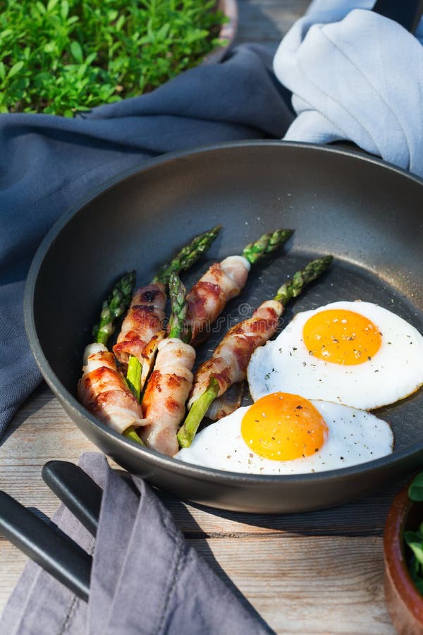 Keto, Ketogenic Breakfast, Meal with Fried Eggs, Bacon, Asparagus Stock ... Keto, Ketogenic Breakfast, Meal with Fried Eggs, Bacon, Asparagus Stock ...