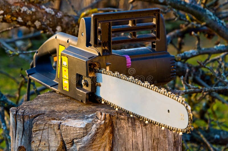 Kettingzaag stock afbeelding. Image of beroep, macht - 13839535
