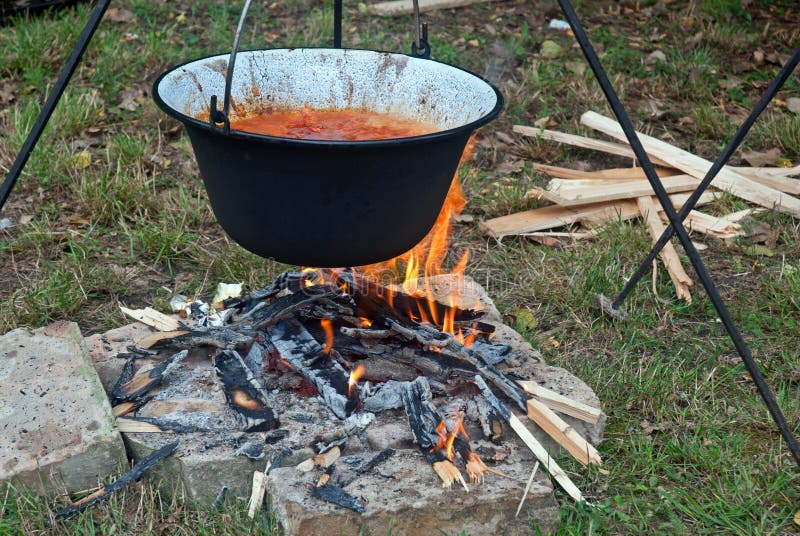 Kettle on a fire stock image. Image of hangs, cooking - 27085239