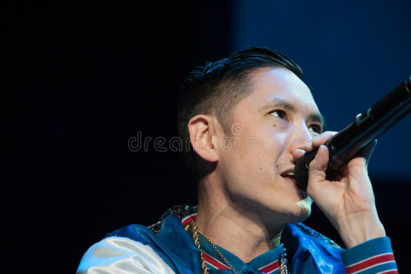 Kev Nish editorial photo. Image of arco, balance, entertainment - 25174046