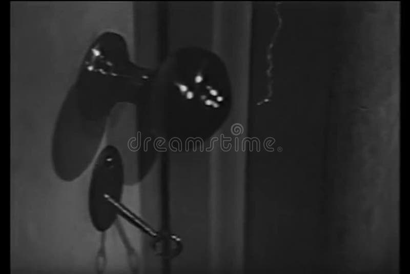 Keyhole Transition Animated Keyhole Transition Green Screen 4k Animated ...