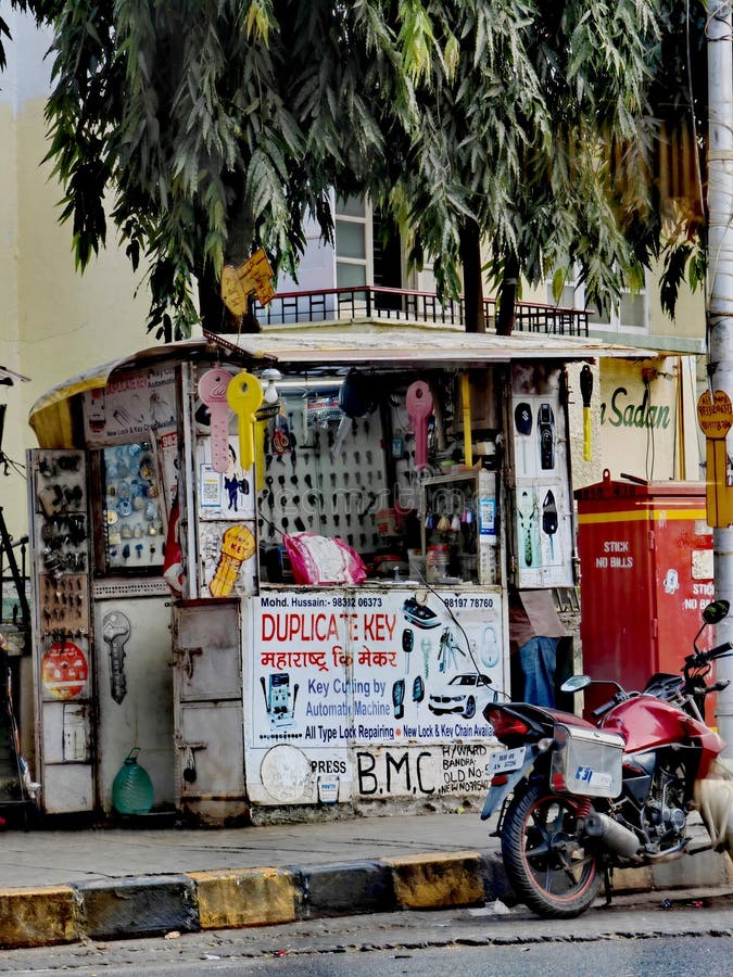 Key Making Booth, Bandra Mumbai Editorial Photo - Image of bandra ...