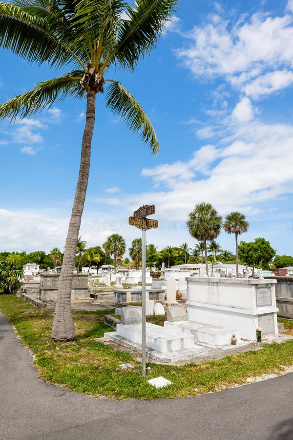 Key West Cemetery editorial stock photo. Image of burial - 41982943
