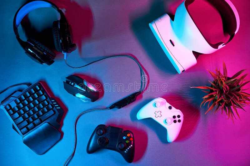 Keyboard, Mouse, Gamepad, Virtual Reality Headset and Headphones. Stock ...