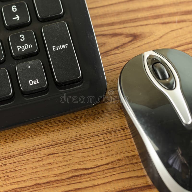 Laptop And Mouse With Sticky Note Stock Photo - Image of desktop ...