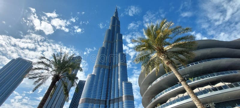 Khalifa tower dubai editorial image. Image of tower - 363722510