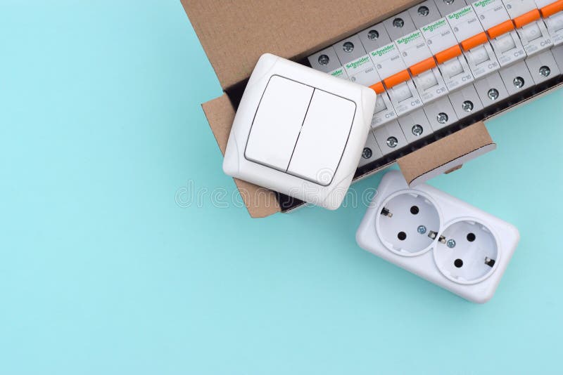 Schneider Electric Circuit Breakers Box with Outlets and Lighting ...