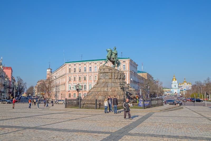 The Khmelnytsky Monument editorial photo. Image of khmelnytskiy - 39571716