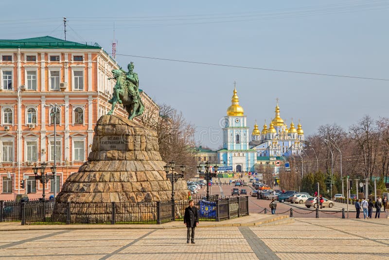 The Khmelnytsky Monument in Kiev Stock Photo - Image of historical ...