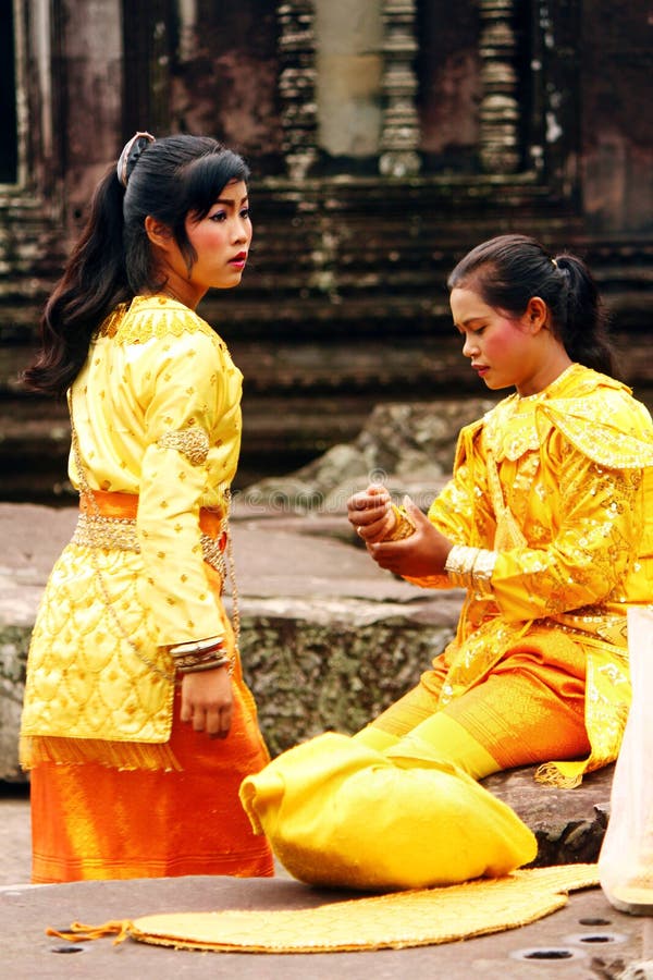 Khmer Apsara at Angkor Wat Temple Editorial Stock Image - Image of ...