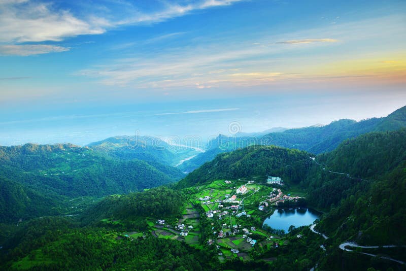 Khurpatal Uttarakhand India Lago Natural Foto de archivo - Imagen de ...