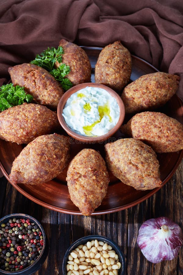 Kibbeh Frito De La Carne Picada Imagen de archivo - Imagen de tomate ...