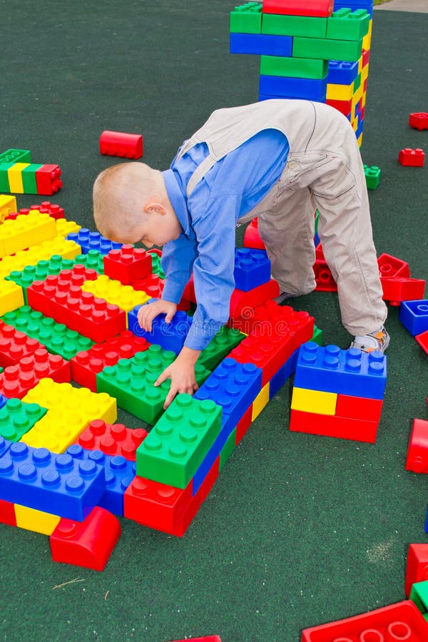 Kid playing with cubes stock image. Image of build, creativity - 41664697