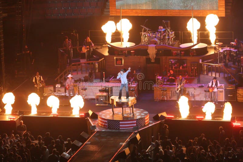 Kid Rock editorial image. Image of guitar, concert, stage - 18602980