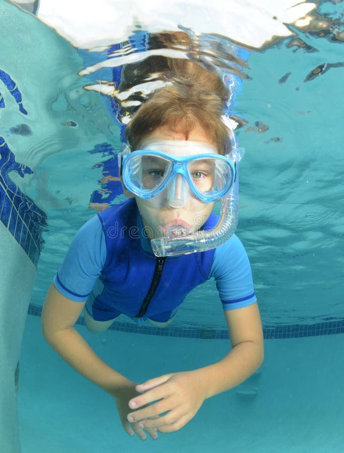 Kid underwater in pool stock image. Image of happy, swimmer - 32898985