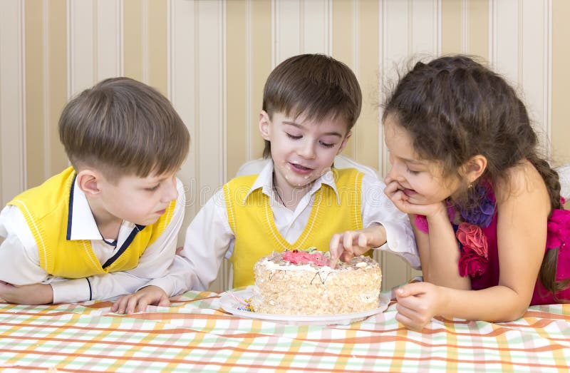 Kids eat cake stock image. Image of children, garden - 39420157