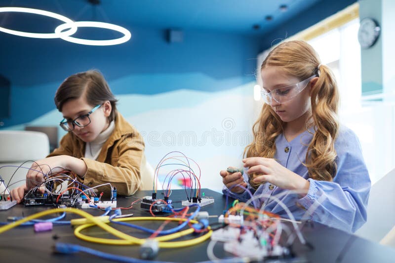 Kids Experimenting in Engineering Class at School Stock Image - Image ...